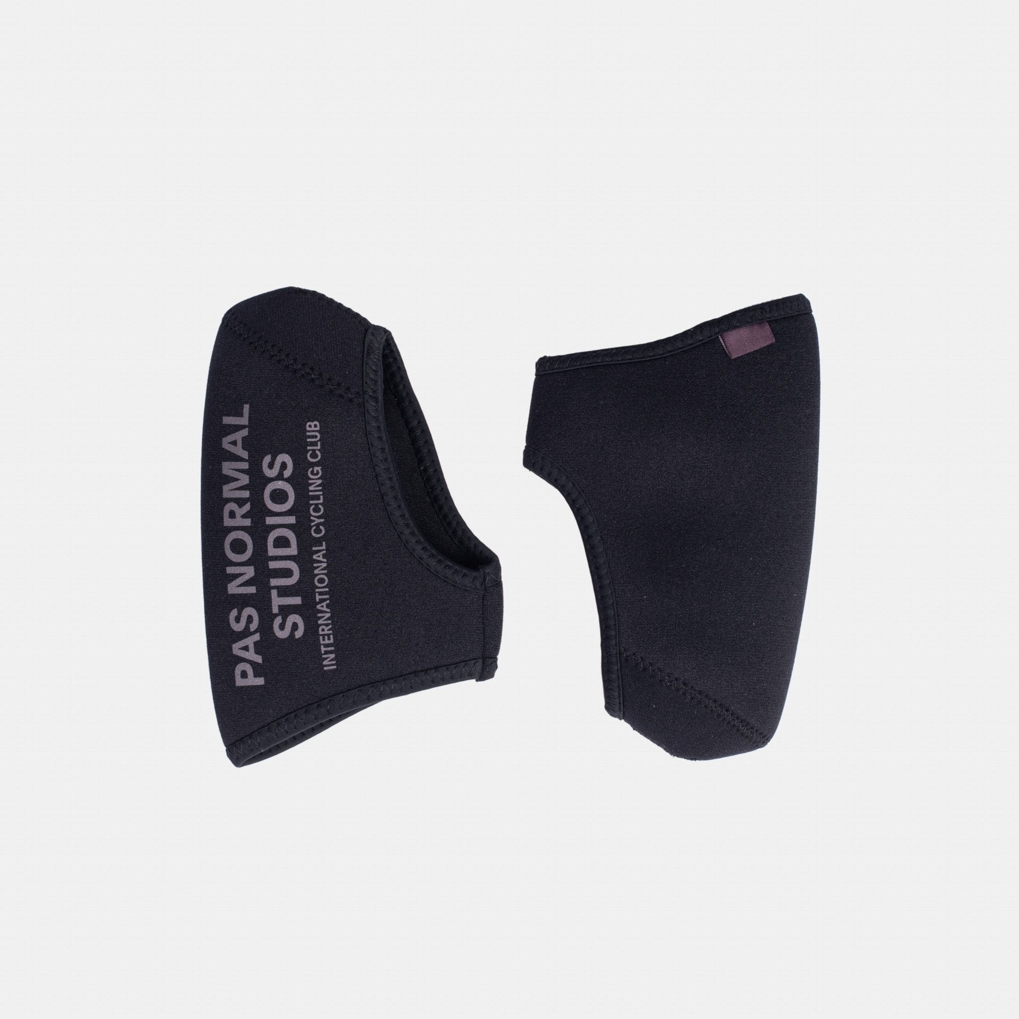 Pas Normal Studios Logo Toe Cover - Sort – Cranks & Coffee